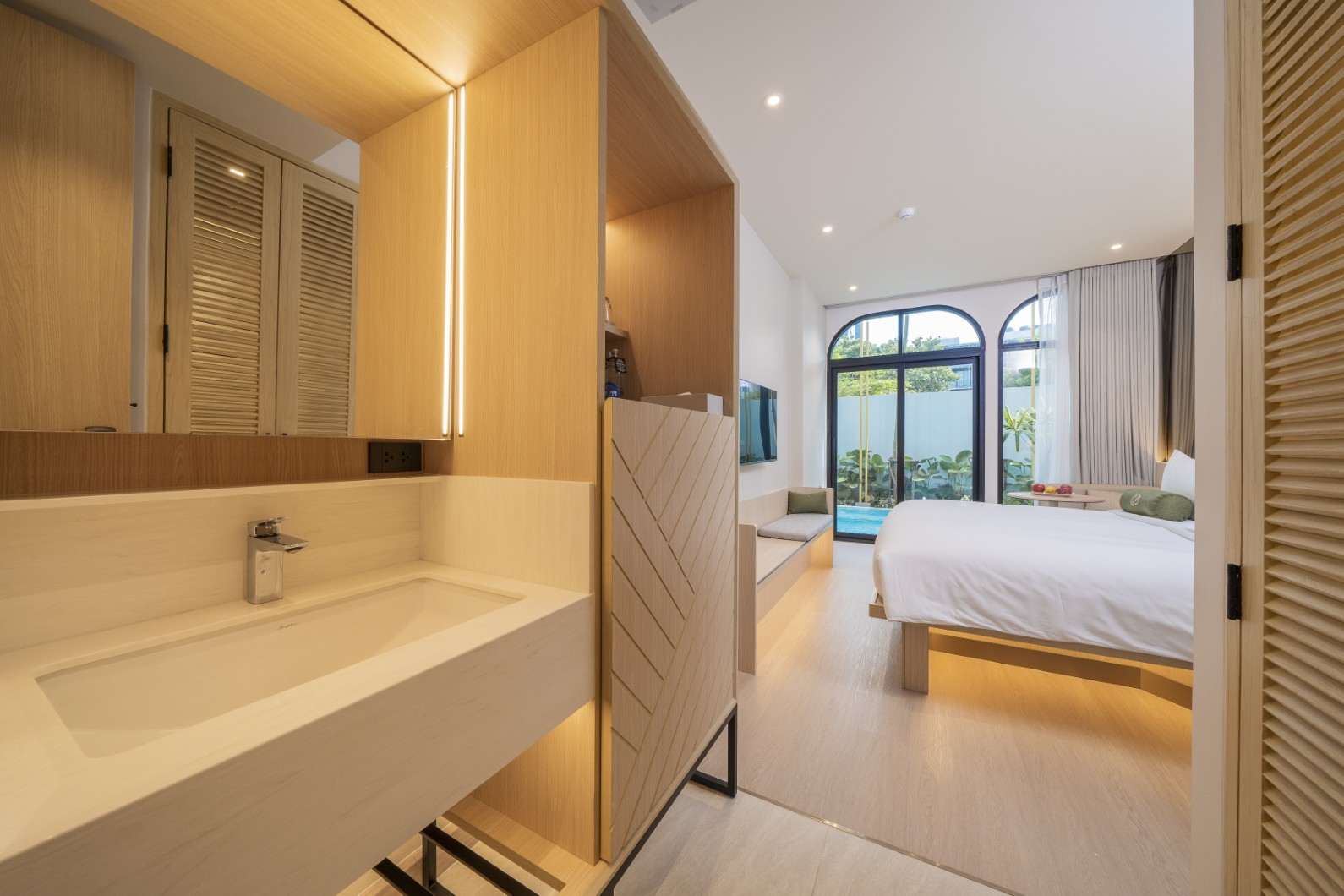 Bangkok Rooms Pool Access Room | Hotel Bangkokian